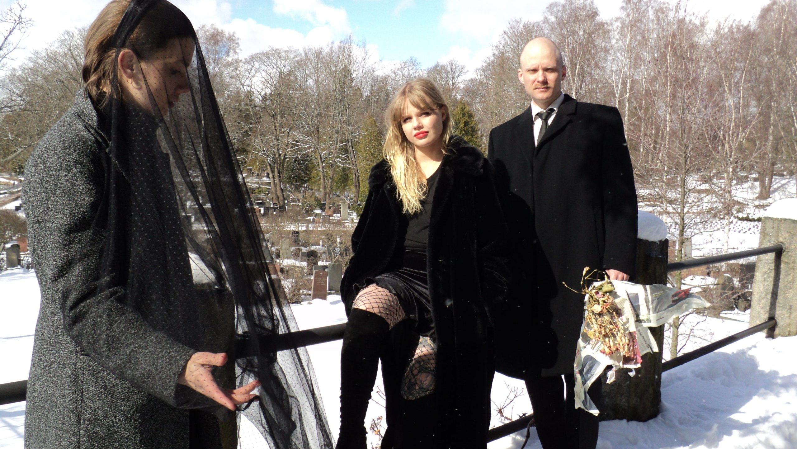 Kamelianainen Show teosesittely - Viirus